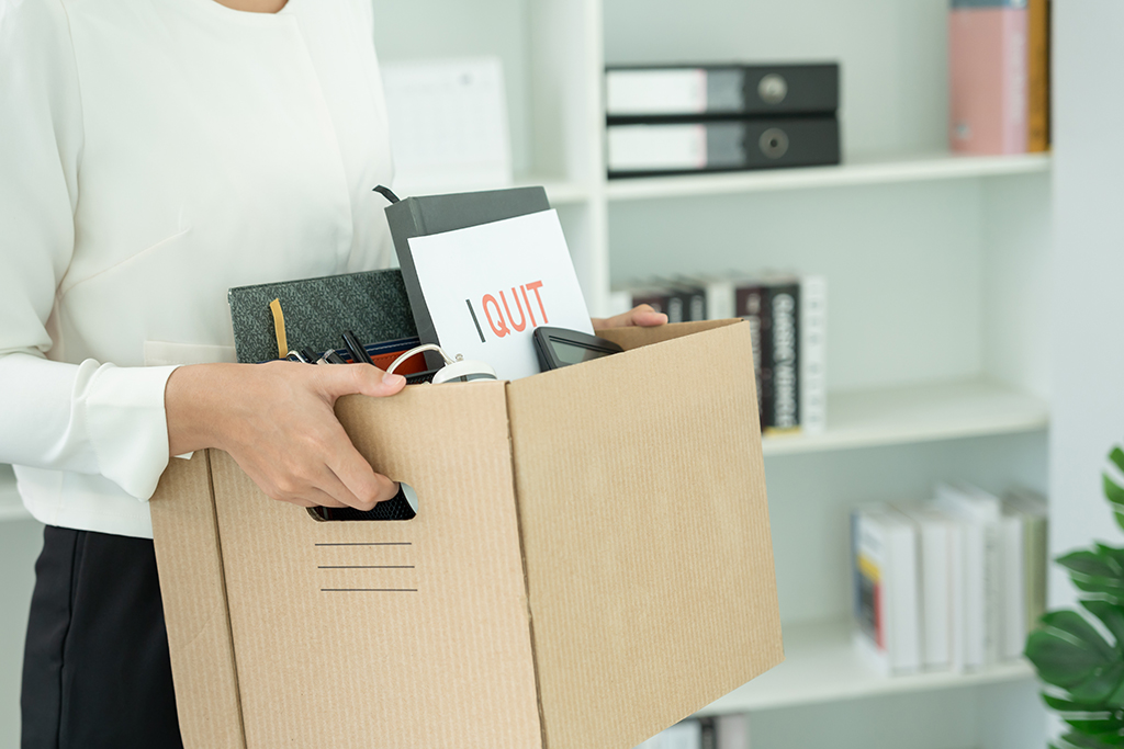 優秀な人ほど見切りが早い！突然辞める5つの理由と会社がすべき離職防止策│コボットLAB